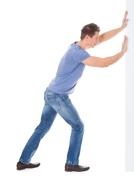 Hombre empujando fotos de stock, imágenes de Hombre empujando sin ...