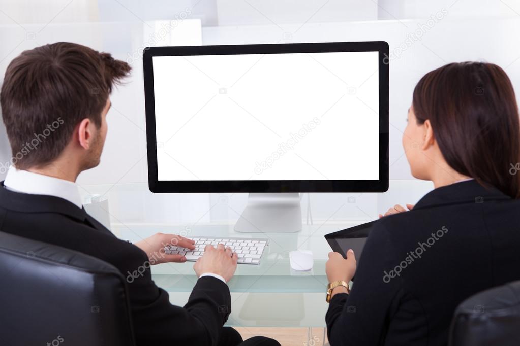 gente de negocios usando computadora — Foto de stock © AndreyPopov ...