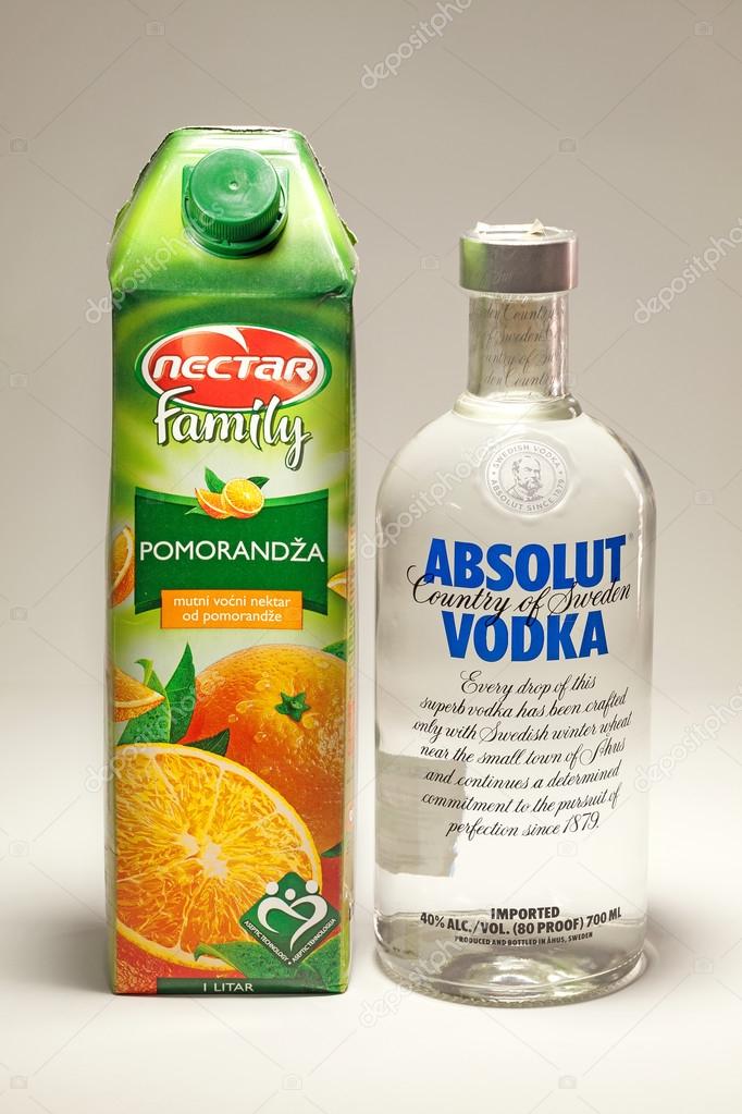 Jus d'orange et vodka absolut — Photo éditoriale #25945463