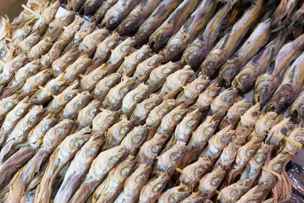 Peixe salgado seco para venda no mercado coreano — Fotografia de stock ...