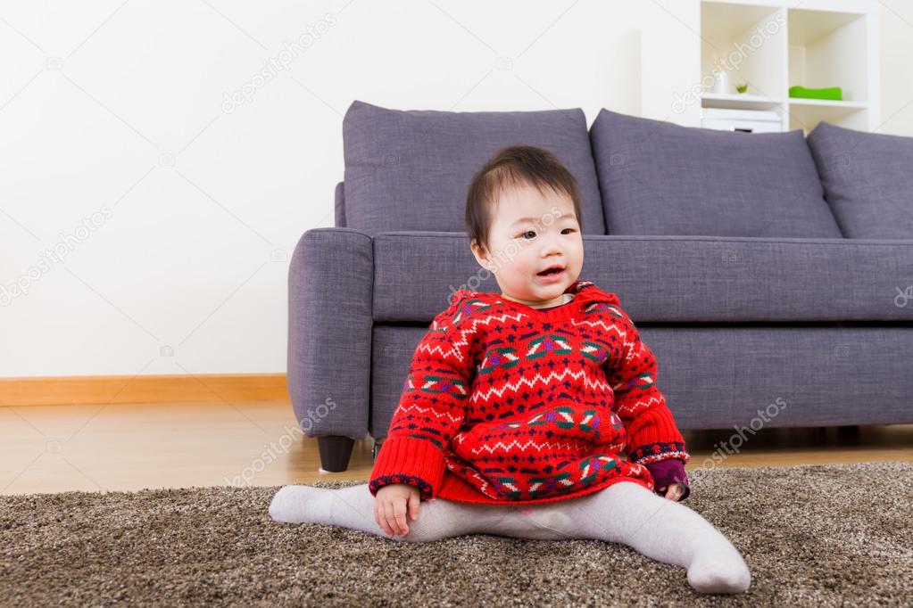 Baby girl doing legs splits on carpet Stock Photo by ©leungchopan 39049951