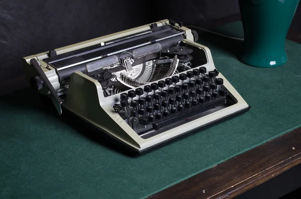 Secretary typewriter 40s Stock Photos, Royalty Free Secretary ...