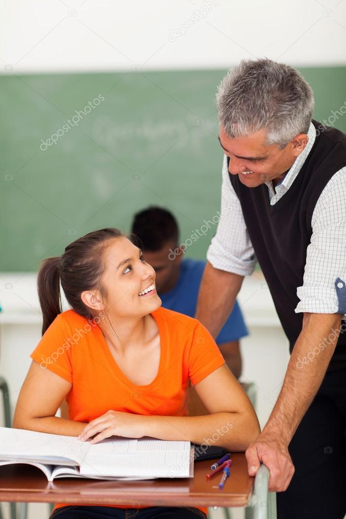 Estudiante Profesor Con Estudiante De Secundaria - Marcus Reid