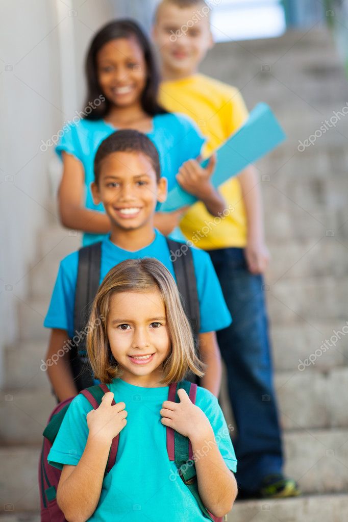 Estudiantes de primaria — Foto de stock #28918637 © michaeljung