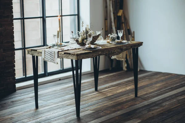 Gathering table Stock Photos, Royalty Free Gathering table Images ...