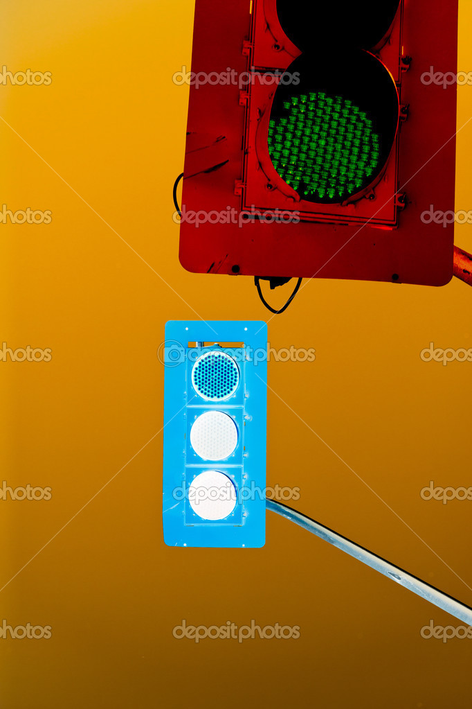 Confusing wrong-color traffic lights and copyspace — Stock Photo ...