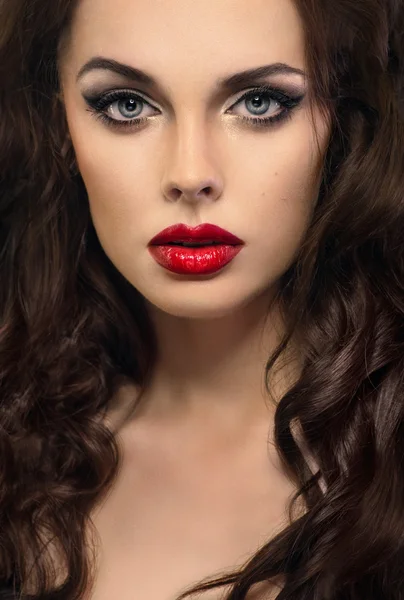 Mujer con labios rojos fotos de stock, imágenes de Mujer con labios ...