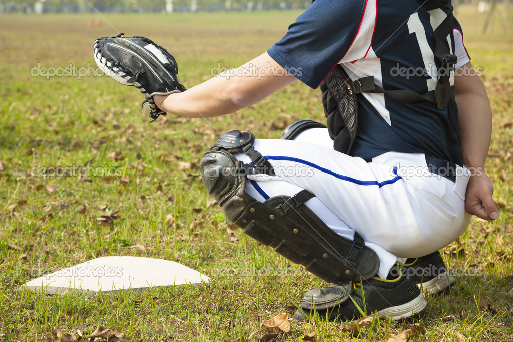 Baseball catcher ready to catch ball at home plate — Stock Photo ...
