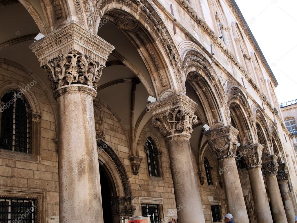 Gothic Stone Pillars in Dubrovnik — Stock Photo © rparys #42103929