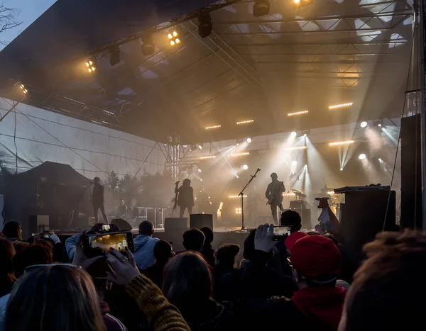 10,000,000+ imágenes de Escenarios con instrumentos libres de derechos ...