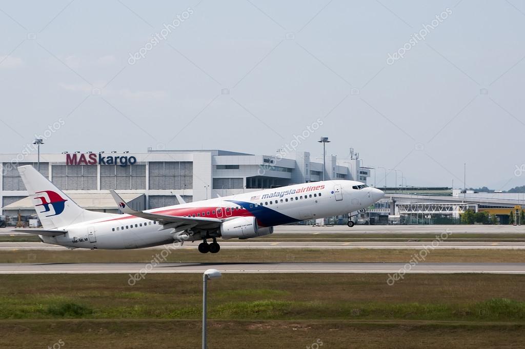 Boeing 737 Take Off – Stock Editorial Photo © masuti #50907703