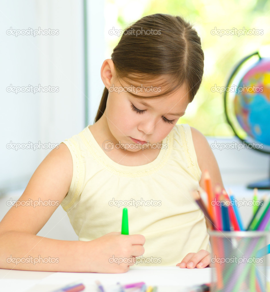 Cute cheerful child drawing using felt-tip pen — Stock Photo © Kobyakov ...