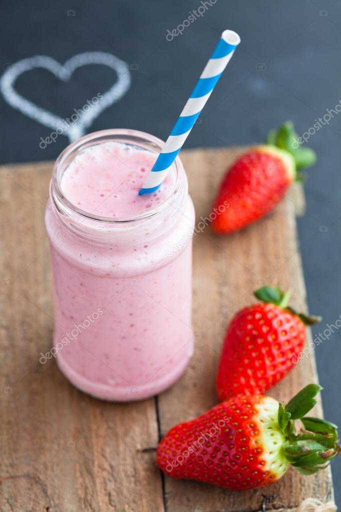 Strawberry smoothie and heart drawing Stock Photo by ©ElinaManninen ...