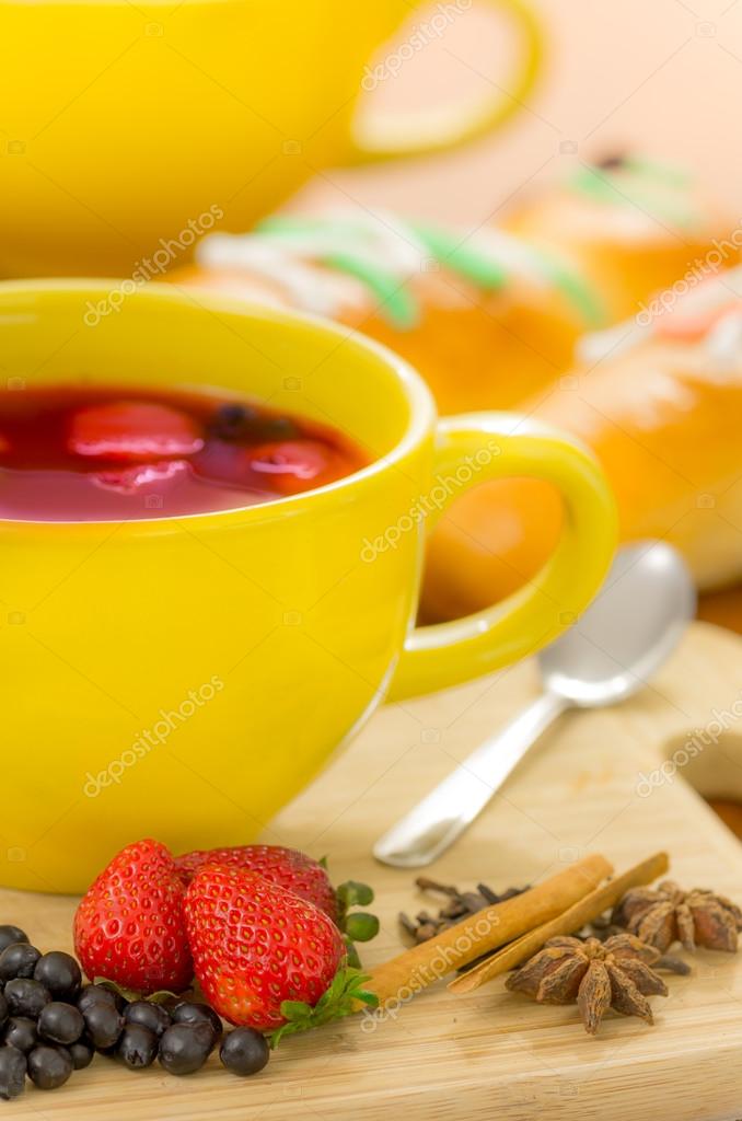 Plato ecuatoriano colada morada y guaguas de pan 2022