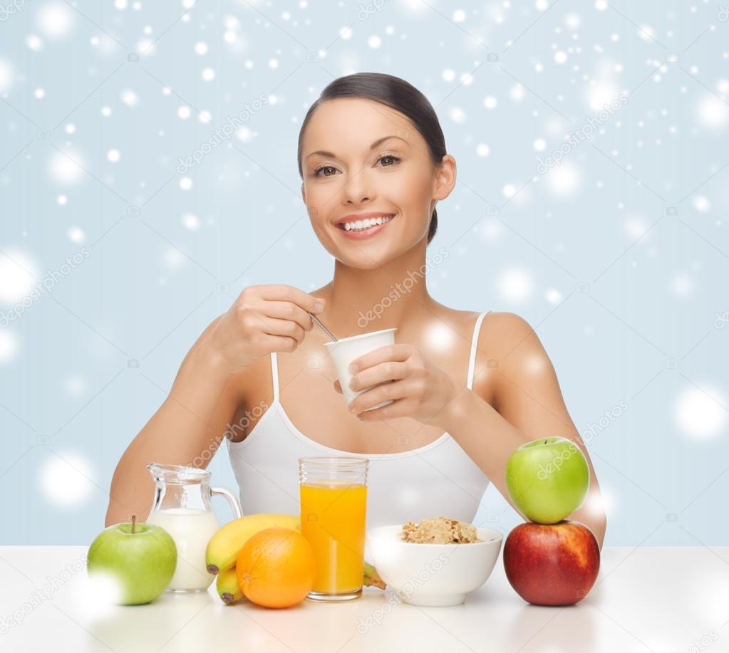 Young woman eating healthy breakfast — Stock Photo © Syda_Productions ...