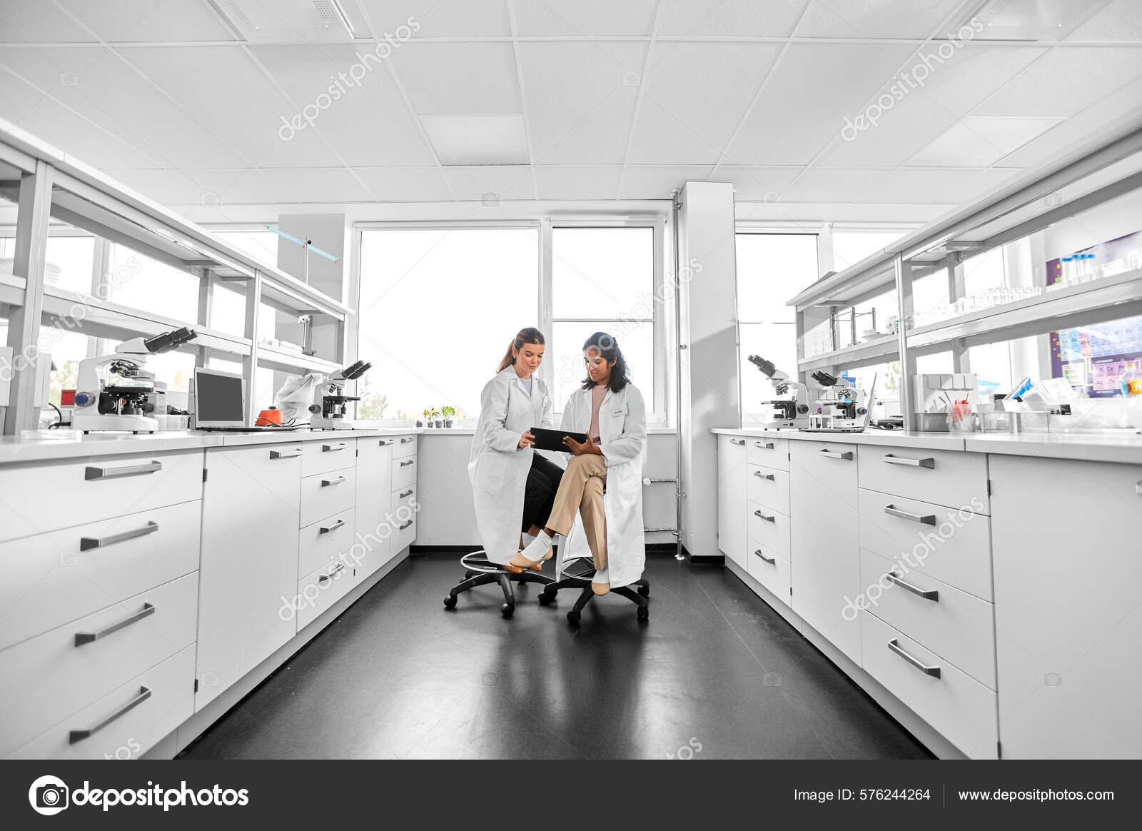 Investigación Científica Trabajo Concepto Personas Felices Científicos ...