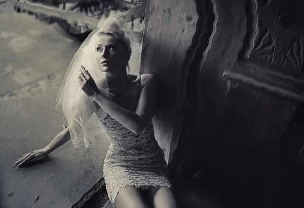 Sad bride Stock Photos, Royalty Free Sad bride Images | Depositphotos