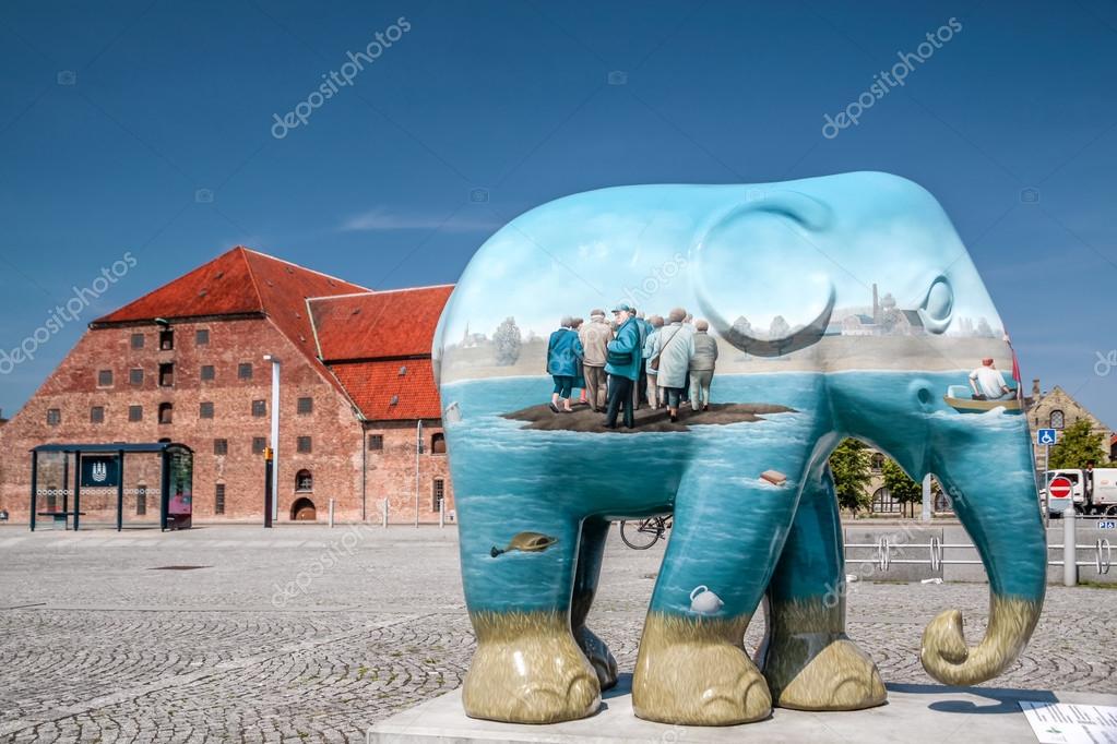 Colourful elephant in Copenhagen — Stock Editorial Photo © cmfotoworks ...