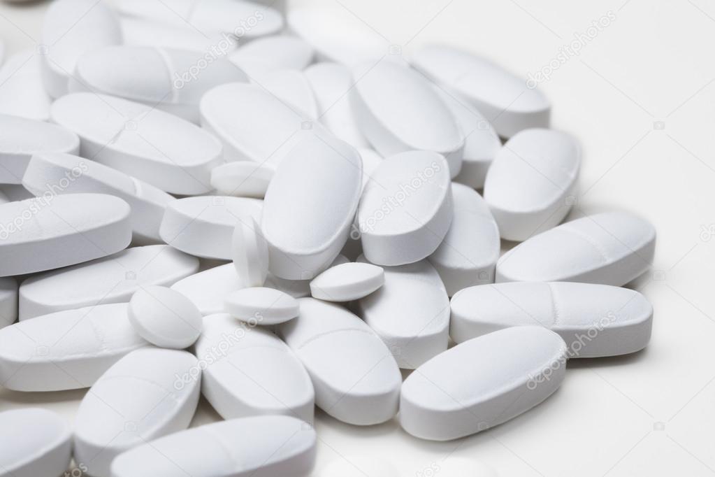 Montón de comprimidos: fotografía de stock © serrnovik #28468803 ...