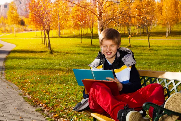 Kids reading outside Stock Photos, Royalty Free Kids reading outside ...