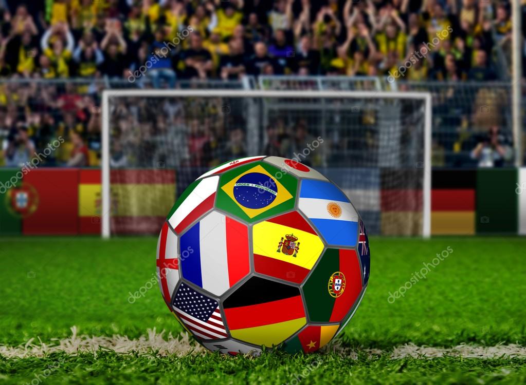 Balón de fútbol con banderas y meta frente a multitudes 2024