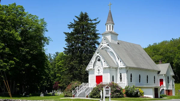 White church Stock Photos, Royalty Free White church Images | Depositphotos