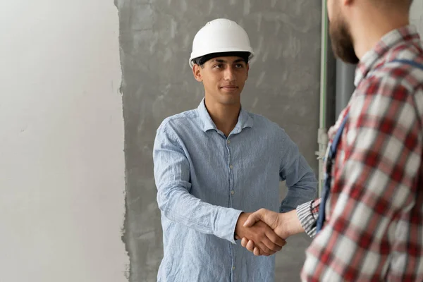 Contractor shaking hands Stock Photos, Royalty Free Contractor shaking ...