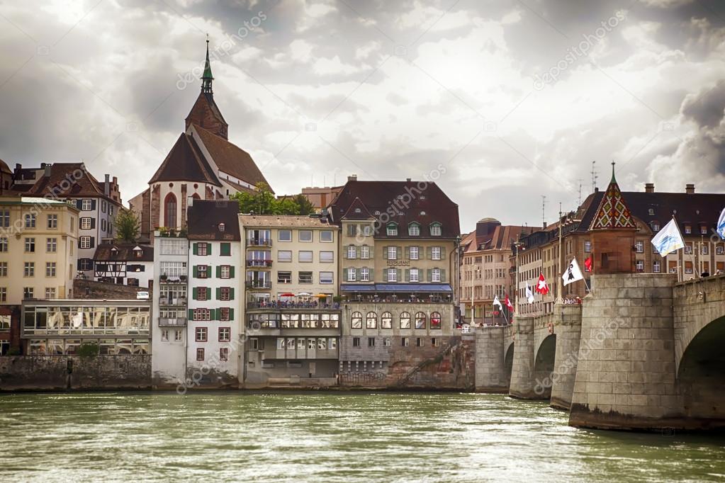 Para llamar a BASEL, en SUIZA