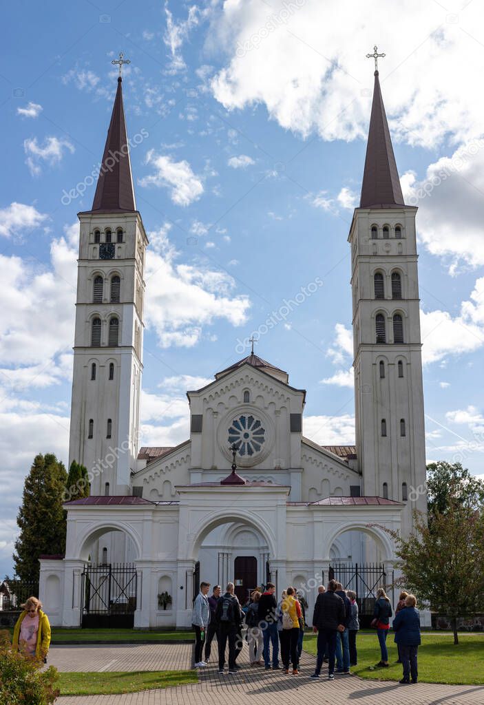 Rietavas, Lituania - 5 de septiembre de 2021: Iglesia de San Miguel ...