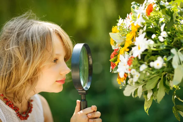 Child explorer flowers in garden — Stock Photo © Yaruta #8139900