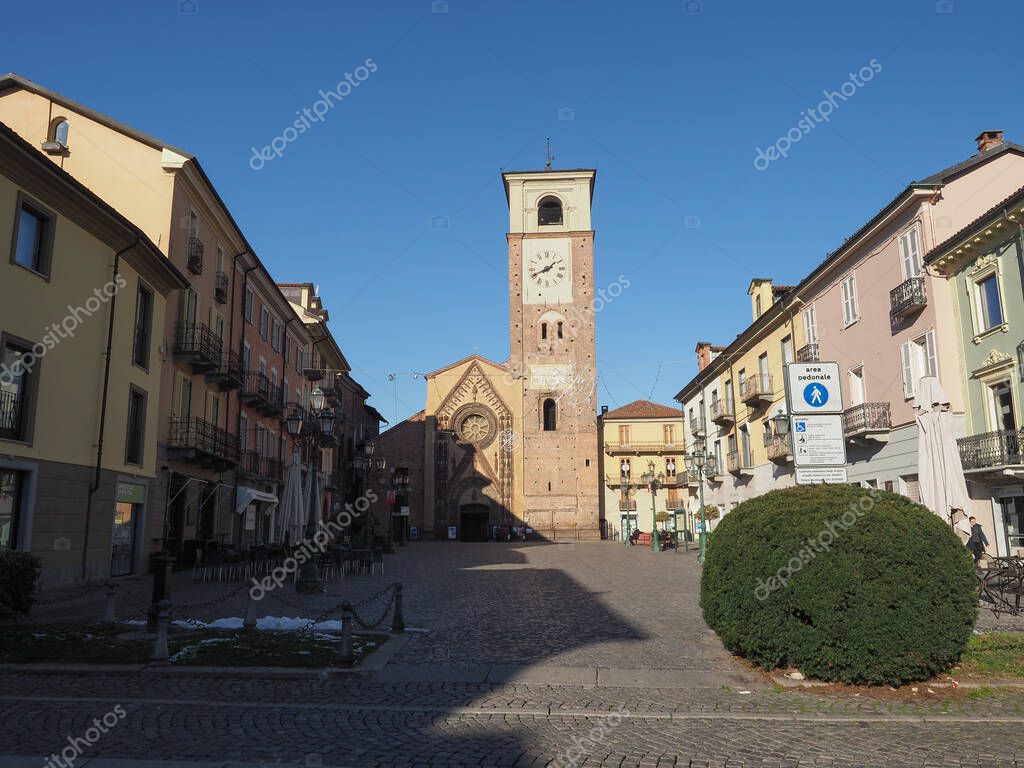 CHIVASSO, ITALIA - CIRCA DICIEMBRE 2021: Duomo di Santa Maria Iglesia ...