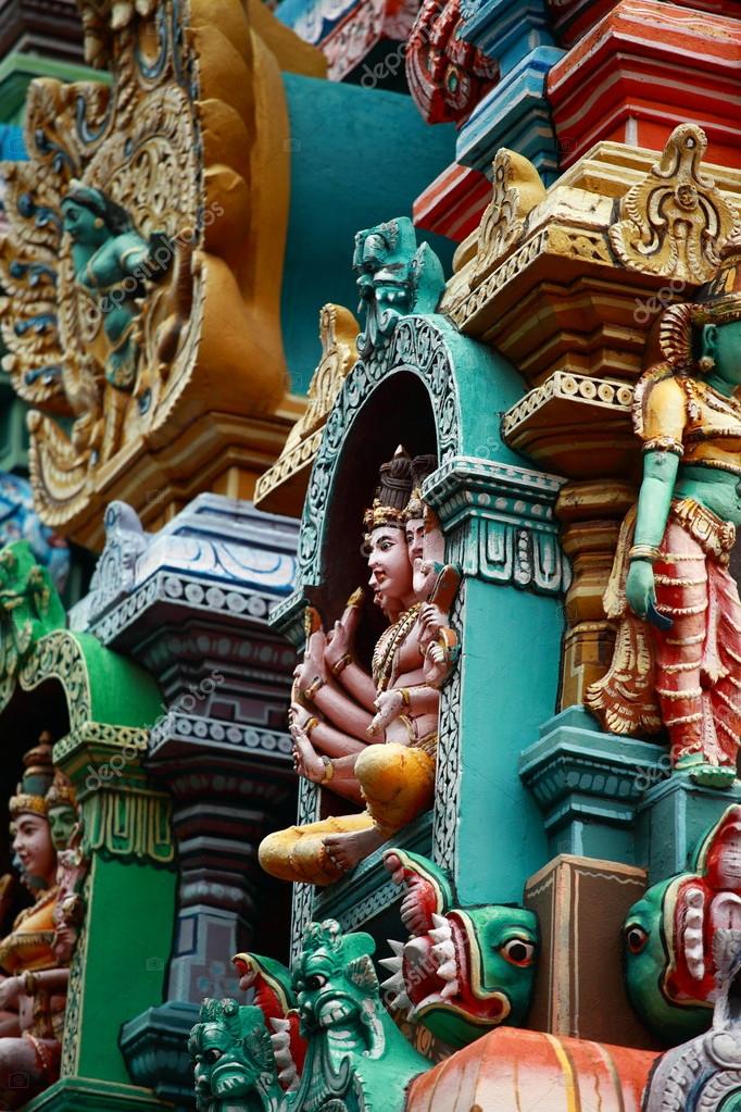 Kali-Bild. Skulpturen auf dem hinduistischen Tempel gopura (Turm ...