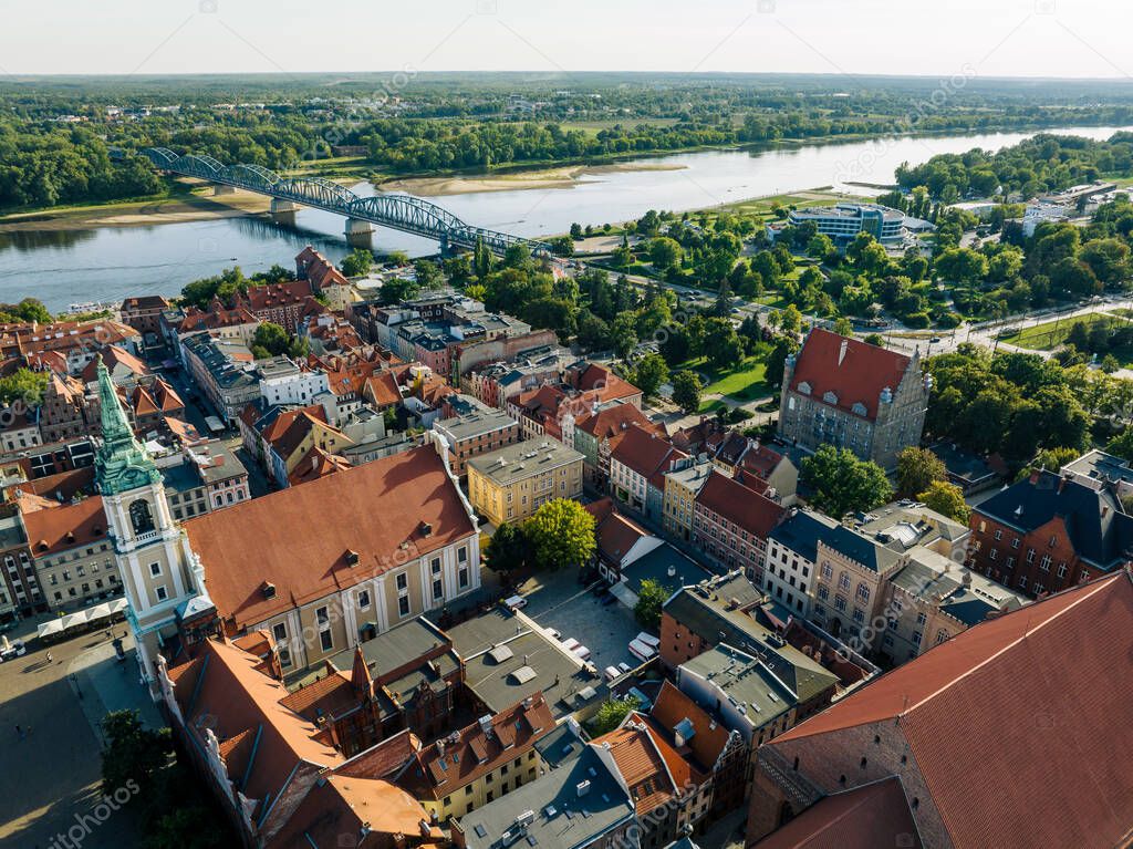 Torun. Vista aérea de la Ciudad Vieja de Torun. Vístula (Wisla) Río con ...