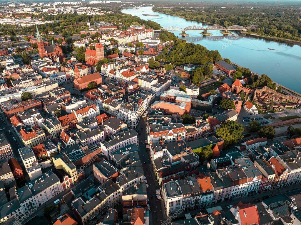 Torun. Vista aérea de la Ciudad Vieja de Torun. Vístula (Wisla) Río con ...