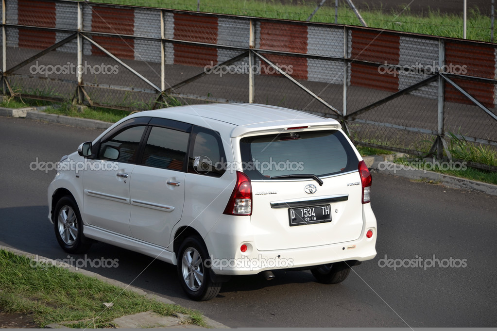 White colored toyota avanza – Stock Editorial Photo © bluemarine #48277271