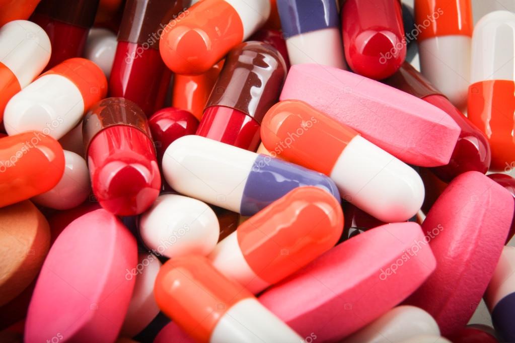 Las Pastillas Y Cápsulas — Foto De Stock © Nenovbrothers 28627755