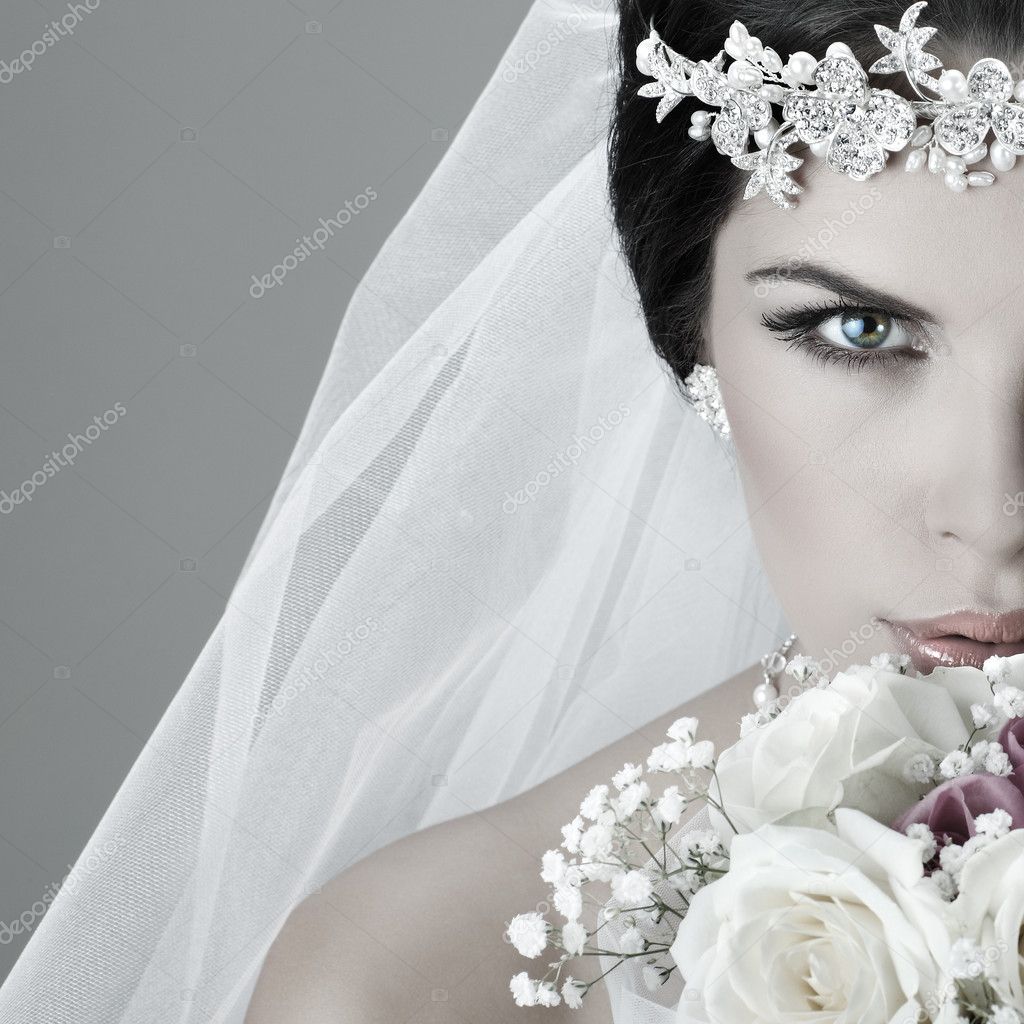 Portrait of beautiful bride. Wedding dress. Wedding decoration — Stock ...