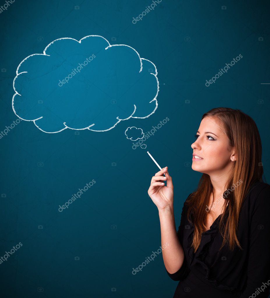 Hermosa señora fumando cigarrillo con idea nube — Foto de stock ...