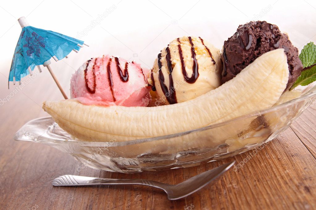 Gourmet banana split Stock Photo by ©studioM 22964516