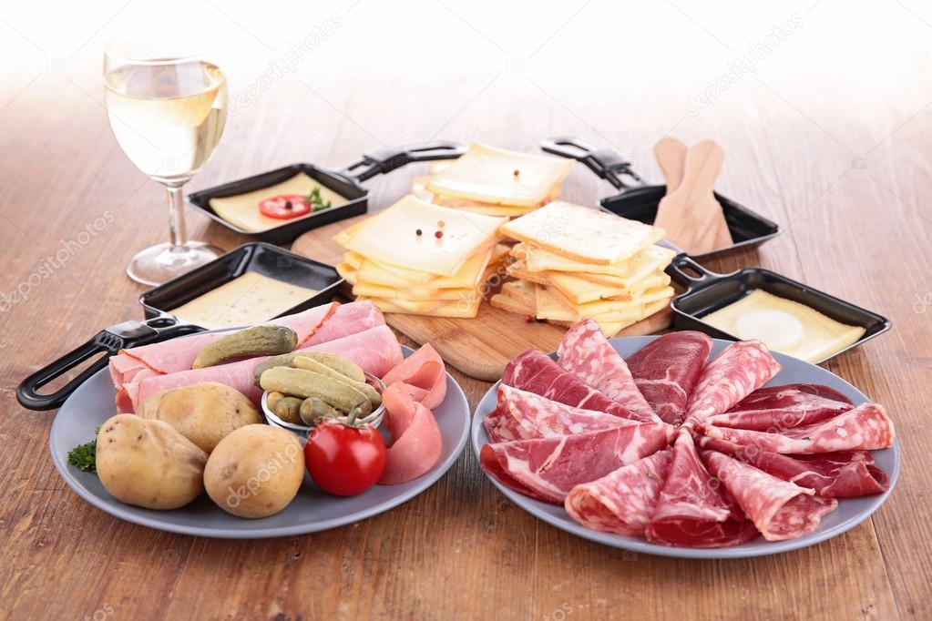Raclette et ingrédients — Photographie studioM © #36582071