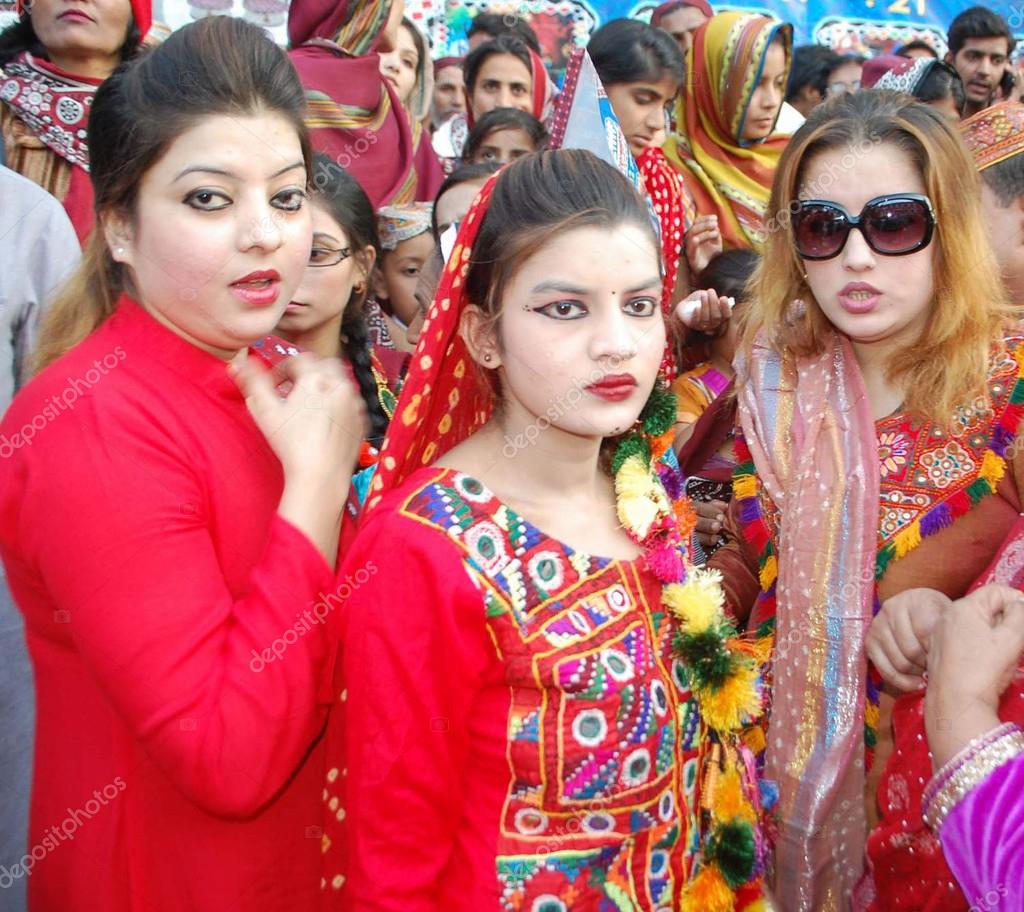 Residents of Hyderabad wearing Sindh traditional dresses celebrating ...