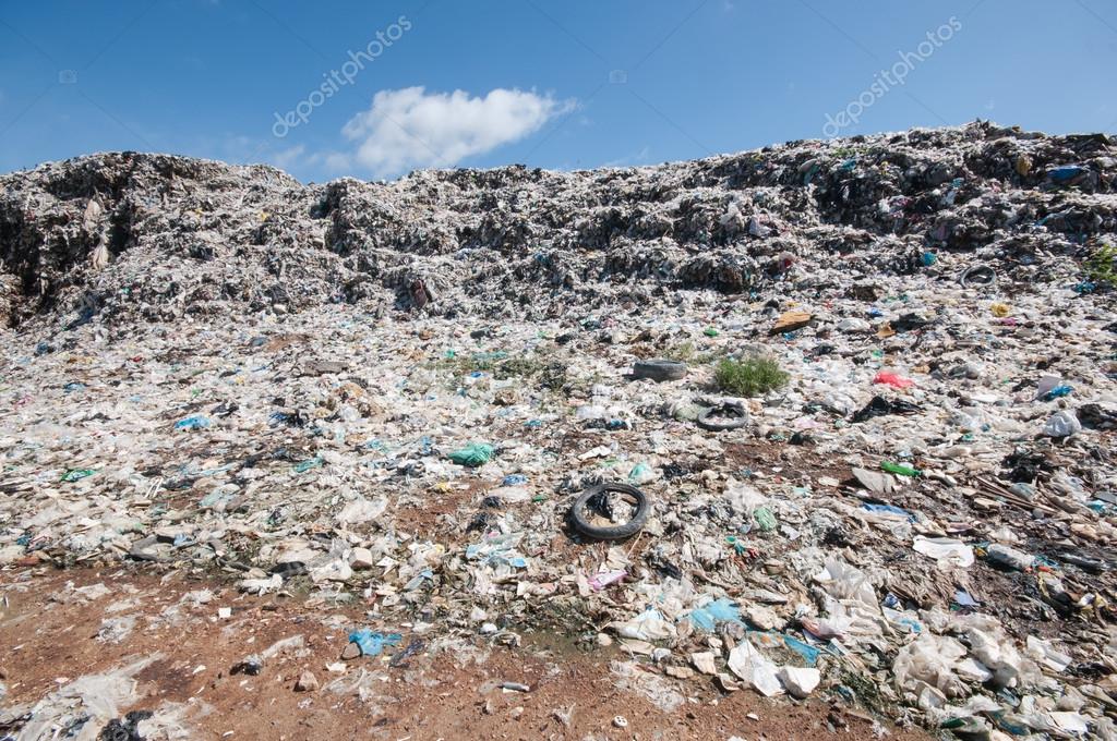 Großer Müllberg - Stockfotografie: lizenzfreie Fotos © hinnamsaisuy ...