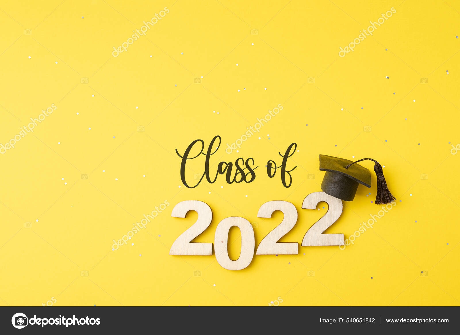 Text Class 2022 Graduate Cap Wooden Number 2022 Yellow Background ...