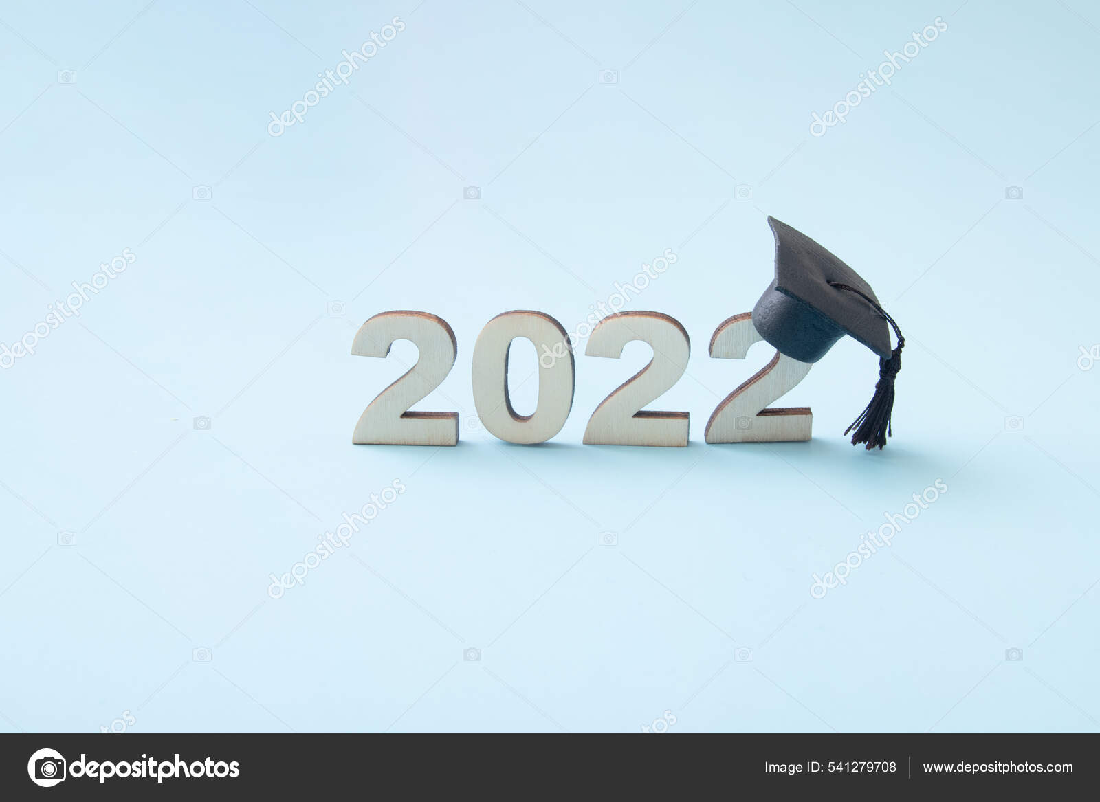 Graduation 2022 Wearing Graduate Hat Wooden Number 2022 Blue Background ...
