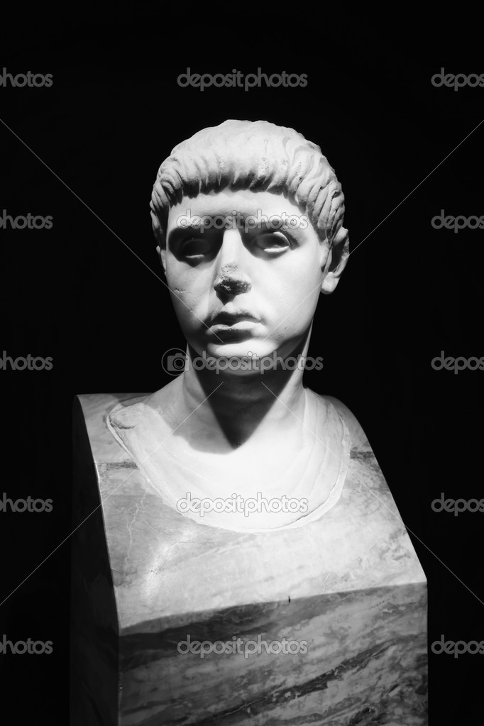 Marble roman statue — Stock Photo © agiampiccolo #36637833