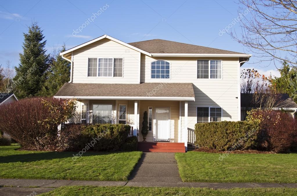 Suburban house – Stock Editorial Photo © alexmisu #18182521