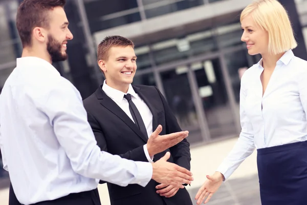 Imágenes de Personas saludandose libres de derechos | Depositphotos