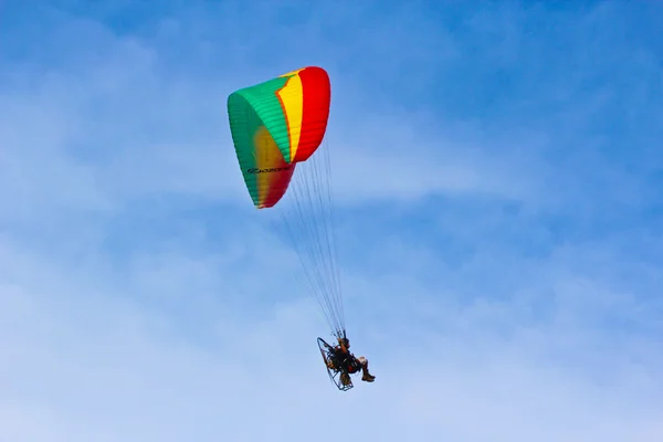 Niño volando fotos de stock, imágenes de Niño volando sin royalties ...