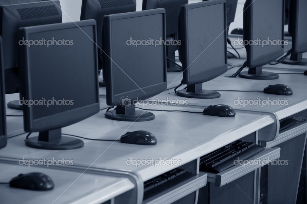 Computer classroom Stock Photo by ©flytosky11 46499025