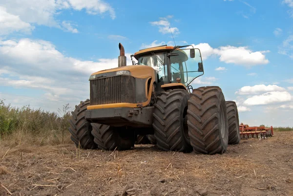 New holland tractor Stock Photos, Royalty Free New holland tractor ...